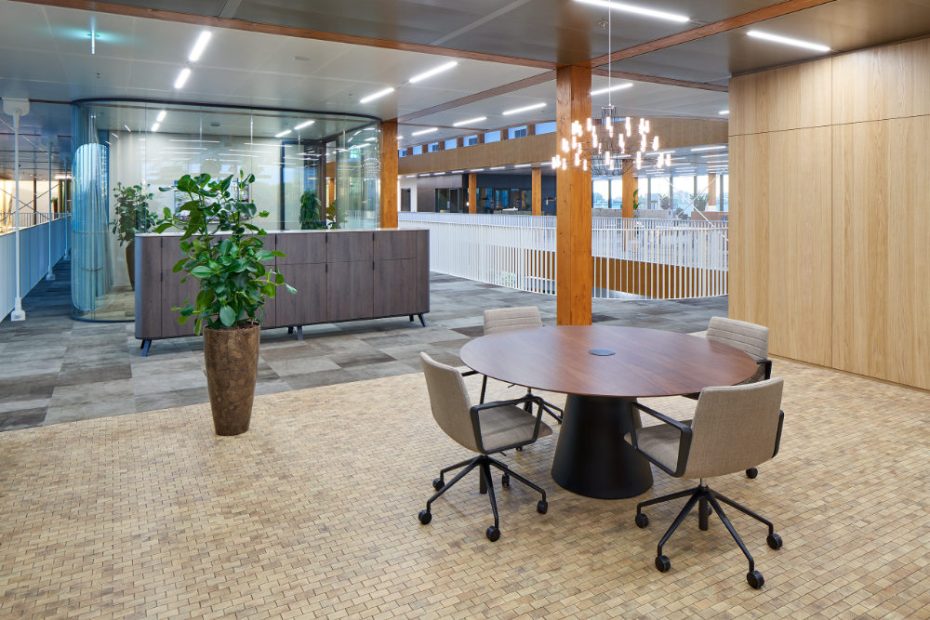 Reverse Meeting Table | Andreu World | Alan Desk