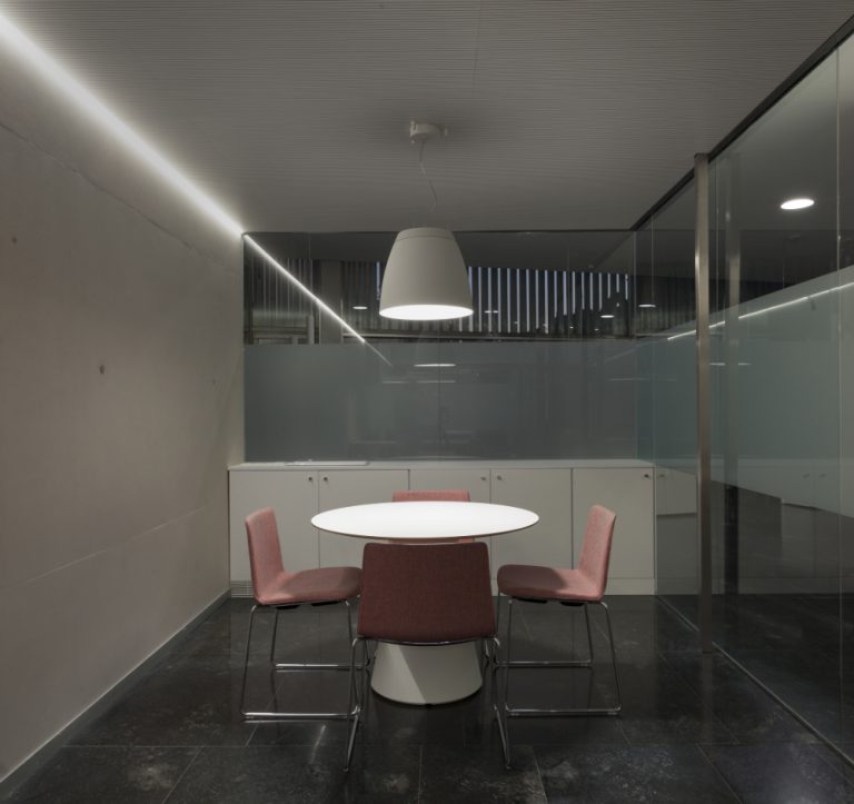 Reverse Meeting Table | Andreu World | Alan Desk